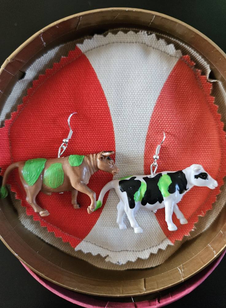 Cows- Green colour pop – Sunnyjolly Designs